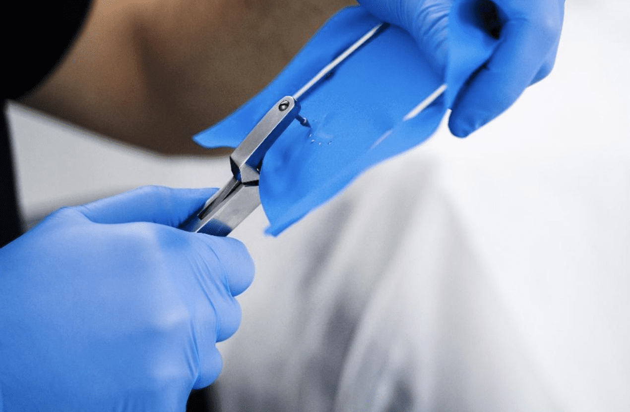 Rubber Dam Isolation: Maximizing Bond Strength to Enamel